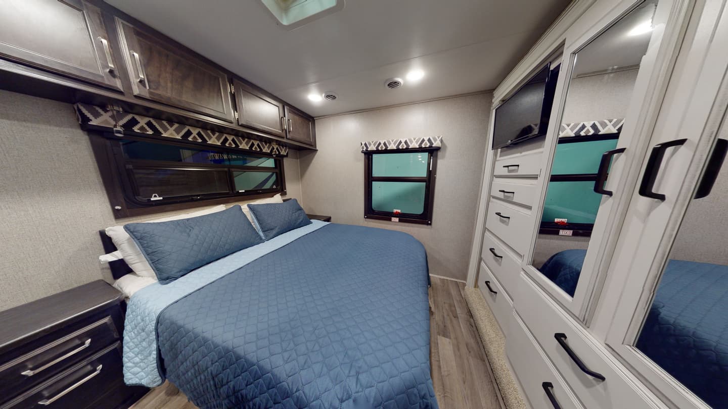 Luxury RV Rentals| Goss RV