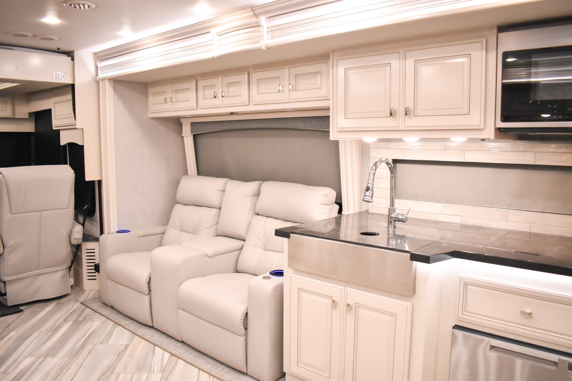 Luxury RV Rentals| Goss RV