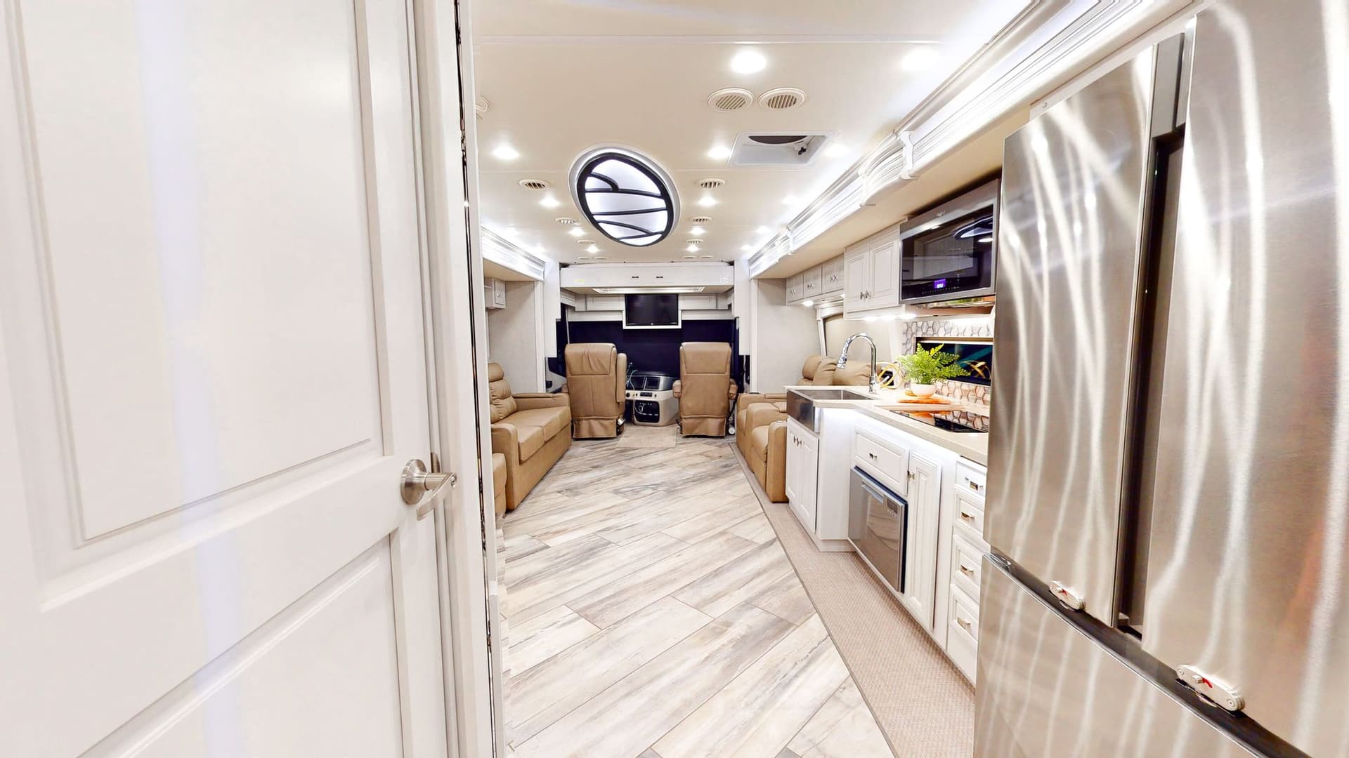 Luxury RV Rentals| Goss RV