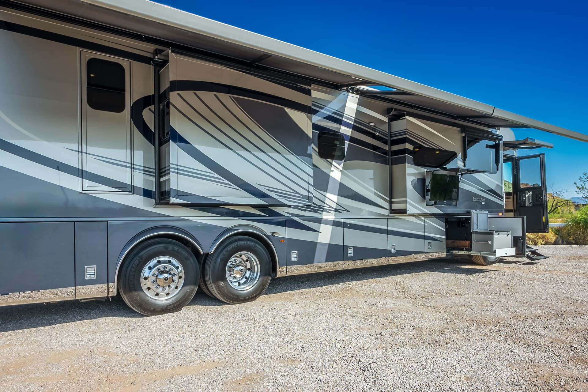 Luxury RV Rentals| Goss RV